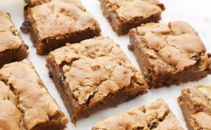 Chewy Hermit Bars Recipe - Sizzling Eats