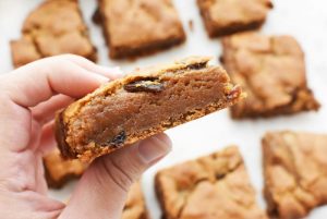 Chewy Hermit Bars Recipe - Sizzling Eats