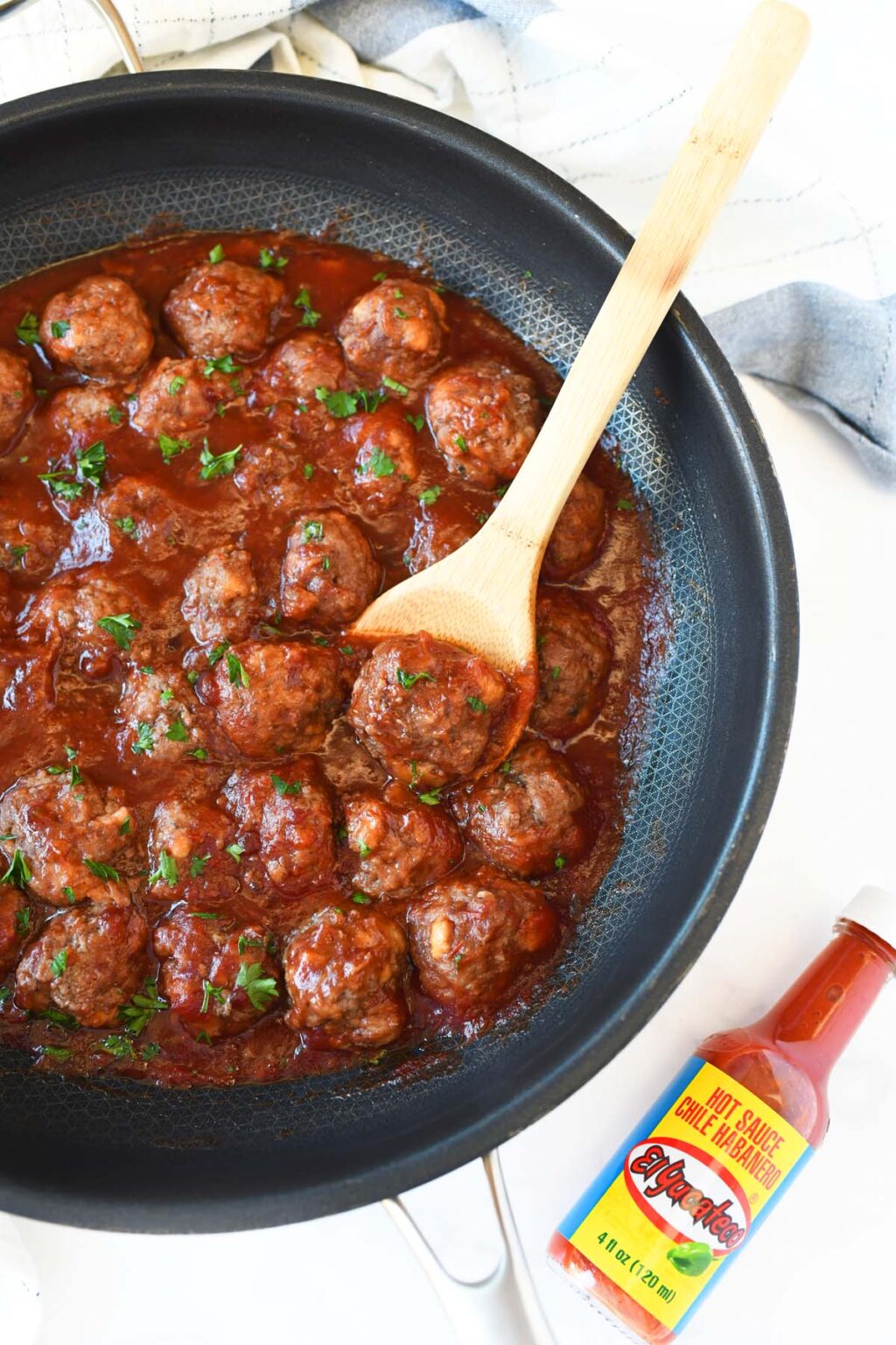 Spicy Cranberry Cocktail Meatballs - Sizzling Eats