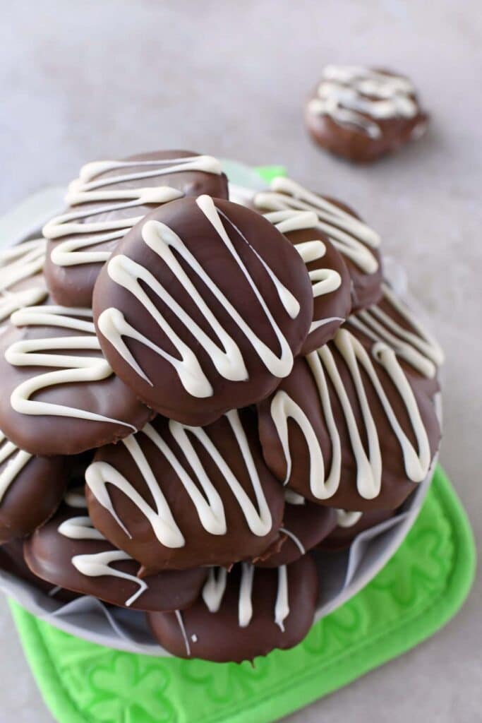 Homemade Chocolate Peppermint Patties - Sizzling Eats