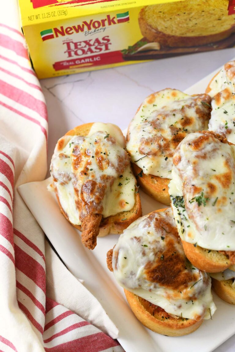 Chicken Parmesan Texas Toasts - Sizzling Eats