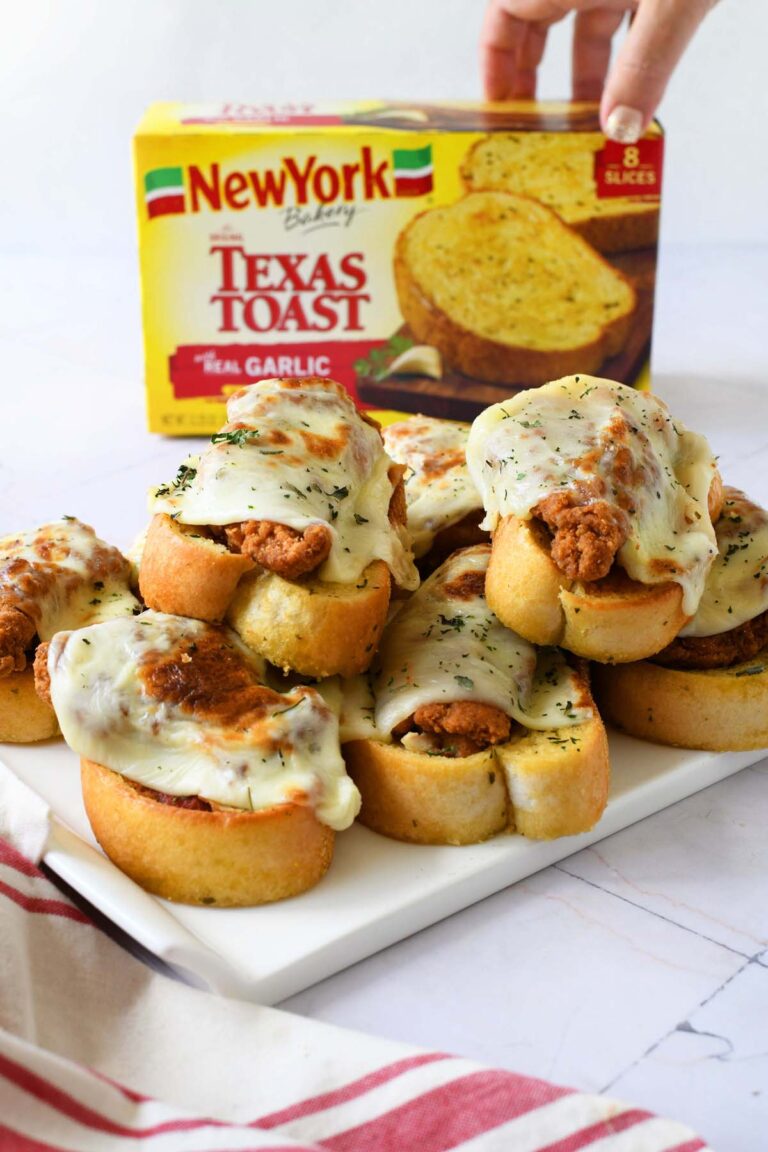 Chicken Parmesan Texas Toasts - Sizzling Eats